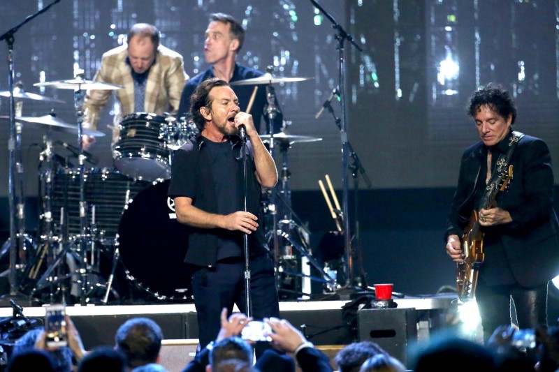 Pearl Jam выпустили 8-битную игру Let's Play Two